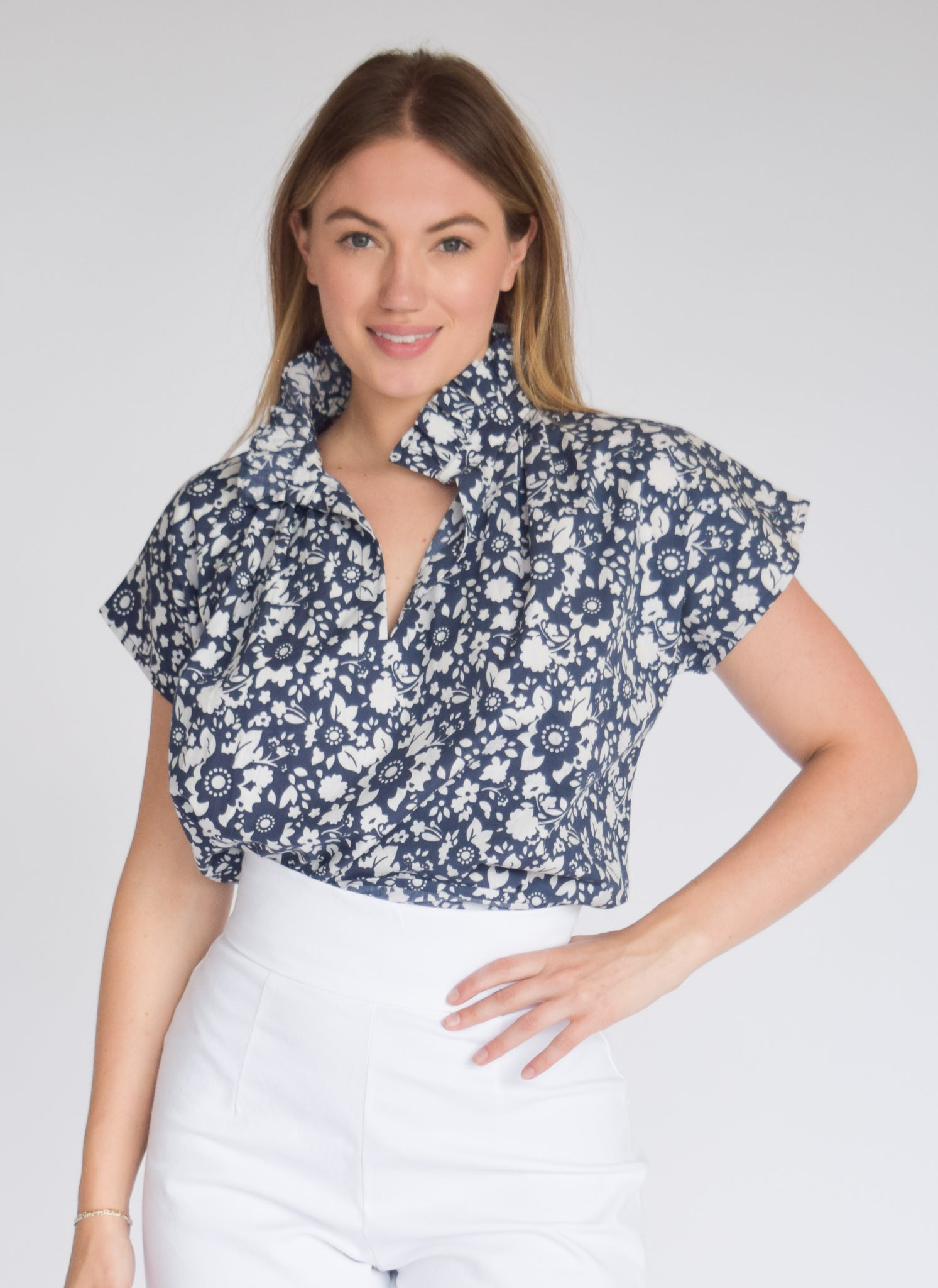 Vicki Short Sleeve Top Navy Floral – NeverAWallflower